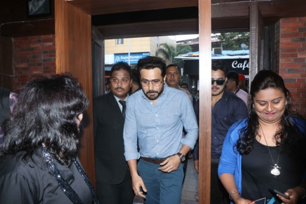 Emraan Hashmi unveils Amit Lodha's book 'Bihar Diaries' Photos - FilmiBeat