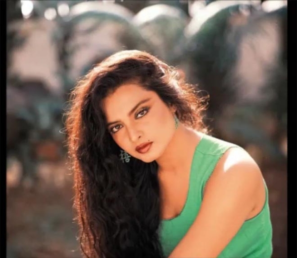 Endless Beauty Bhanurekha Ganesan Birthday Special Photos Photos - FilmiBeat