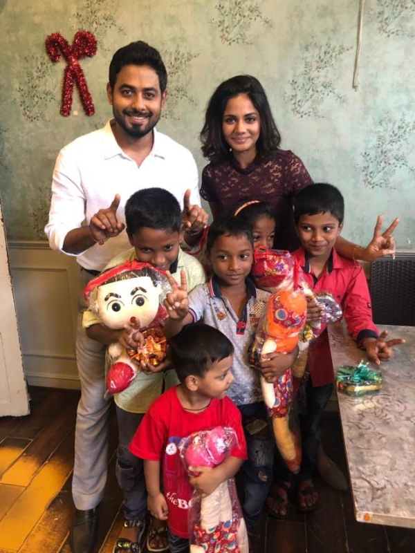 Aari surprises unprivileged children with Christmas Delight Photos