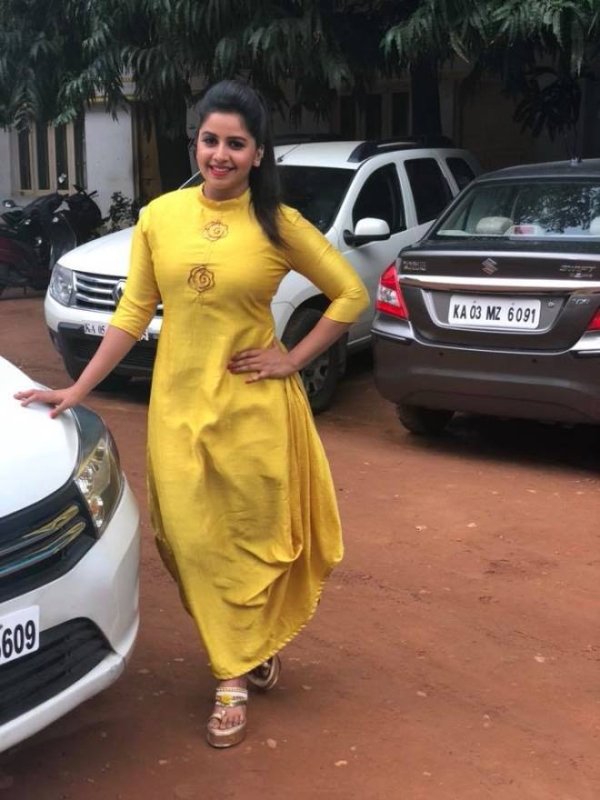 Anushree (Anchor) Photos [HD]: Latest Images, Pictures, Stills of ...