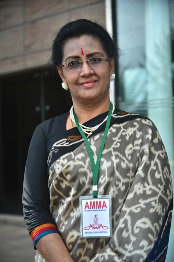 Menaka Photos: Latest HD Images, Pictures, Stills & Pics - FilmiBeat