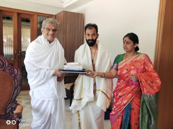 Raghavendra Rajkumar Meets Veerendra Heggade In Dharmasthala Photos