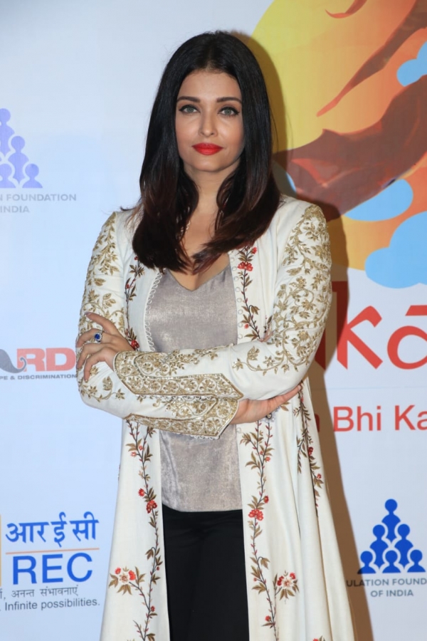 Aishwarya Rai Bachchan, Farhan Akhtar & Others At Population foundation ...