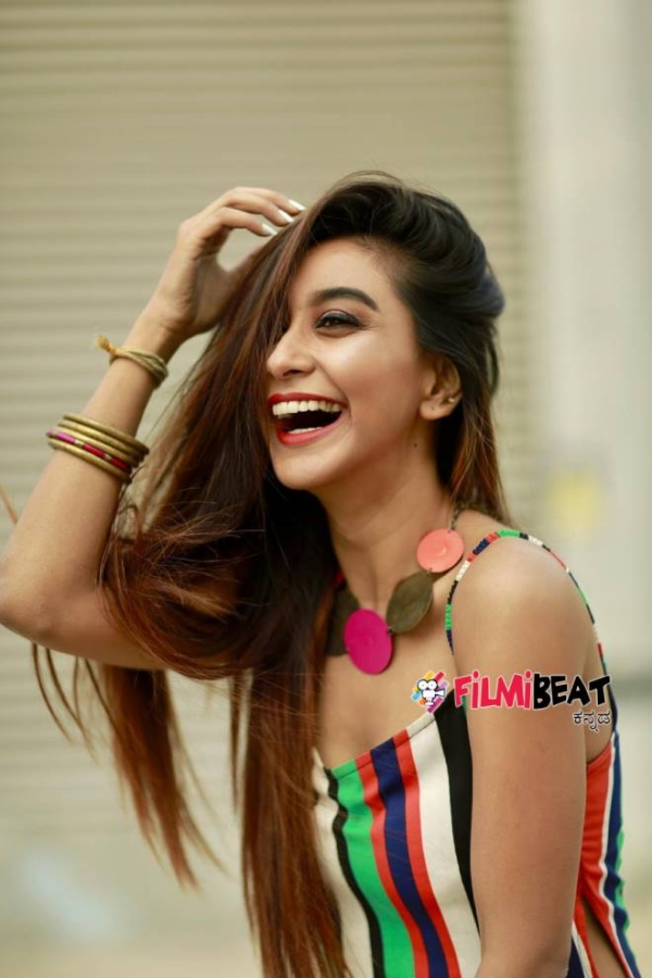 Sravya Photos: Latest HD Images, Pictures, Stills & Pics - FilmiBeat