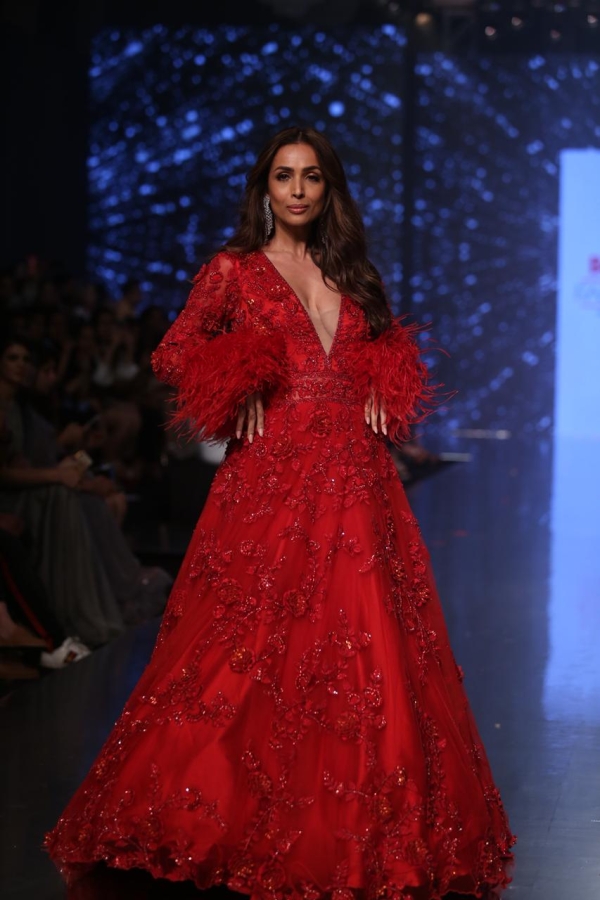 Celebs Walks The Ramp At Bombay Times Fashion Show 2019 Photos