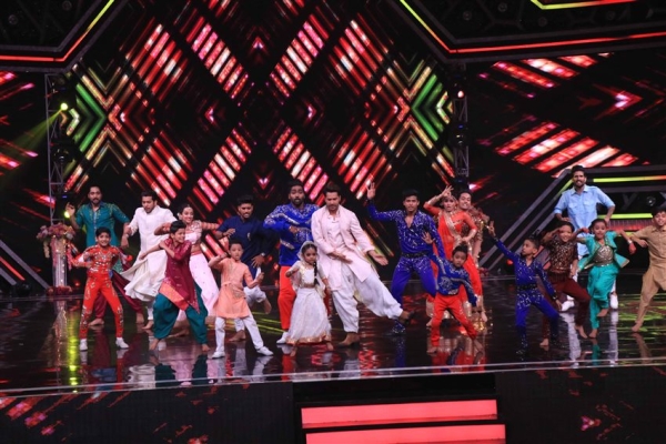 Kalank Movie Promotion On The Sets Of Super Dancer Chapter 3 Photos