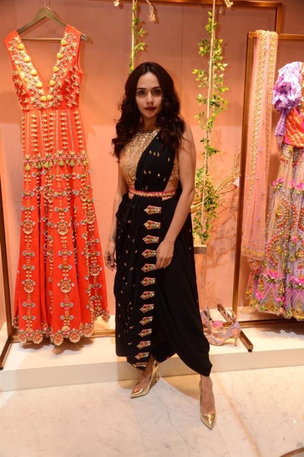 Shamita Shetty, Amrita Puri & Amruta Khanvilkar At Pernia's Pop Up ...