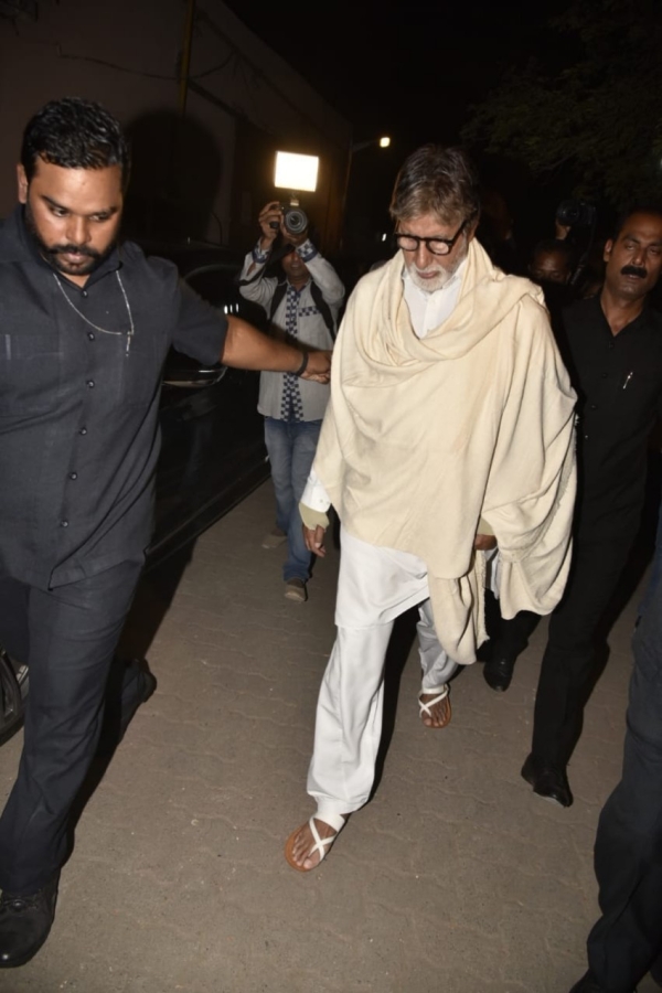 Celebs Pay Last Respect To Ajay Devgn's Father Veeru Devgan