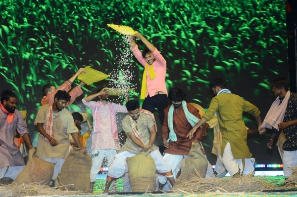 Maharshi Movie Pre Release Photos