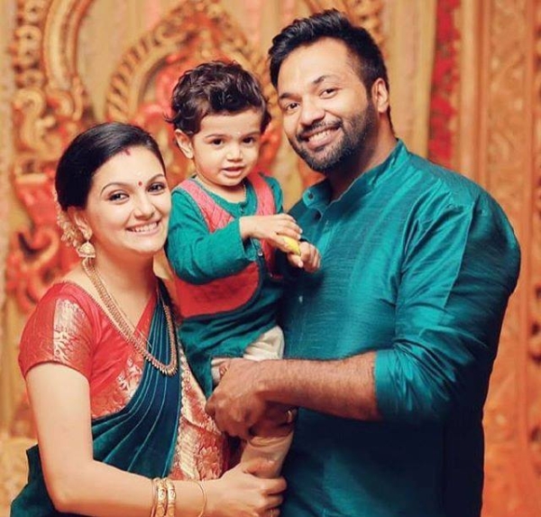 Saranya Mohan Family Details