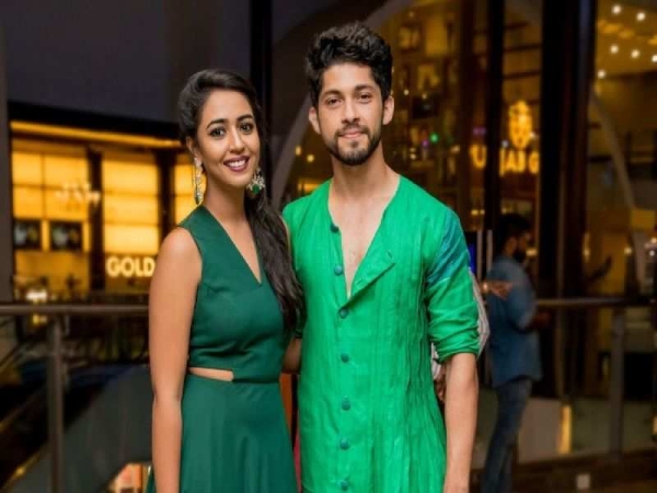 Sihi Kahi Chandru Daughter Hitha Daughter Engagement Photos