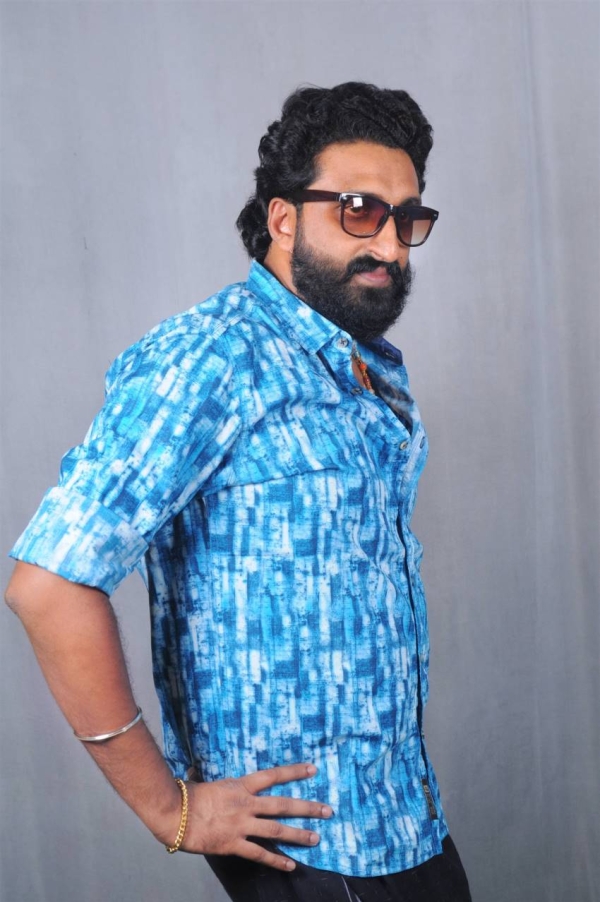 Ithu En Kadhal Puthagam Photos: HD Images, Pictures, Stills, First Look ...