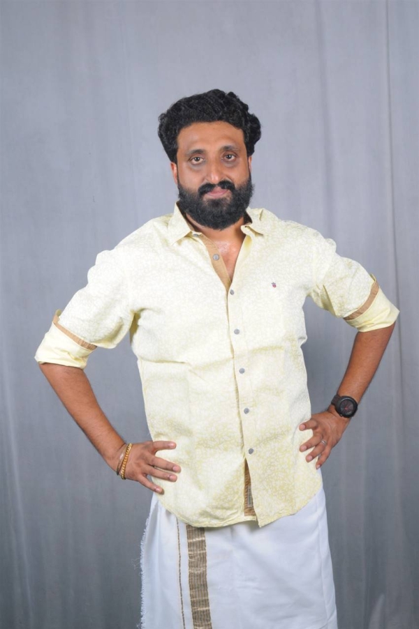 Ithu En Kadhal Puthagam Photos: HD Images, Pictures, Stills, First Look ...