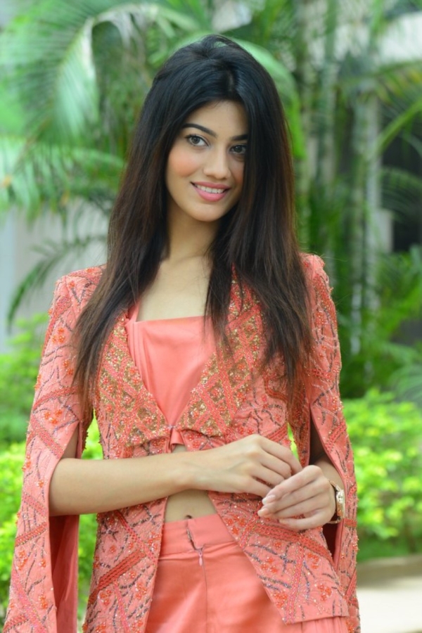 Pooja Solanki Photos: Latest HD Images, Pictures, Stills & Pics - FilmiBeat