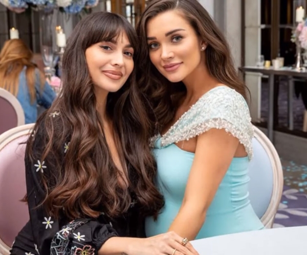 Celebs Who Love Flaunting Their Baby Bumps Photos