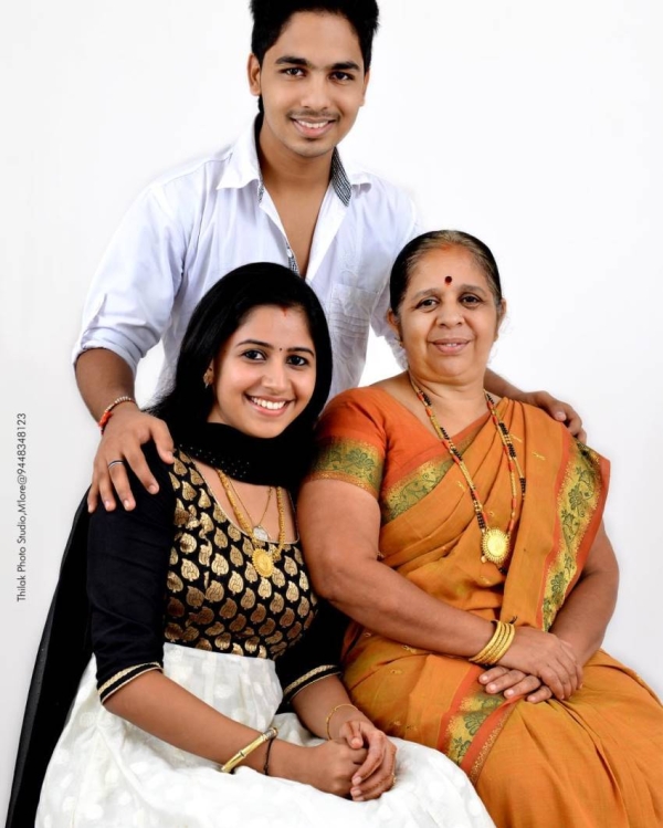 Anushree Family And Unseen Photos Photos - FilmiBeat
