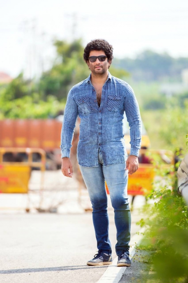 Dhananjay Atre Photos: Latest HD Images, Pictures, Stills & Pics ...