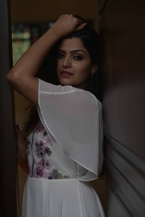 Divya Pillai Photos: Latest HD Images, Pictures, Stills & Pics - FilmiBeat