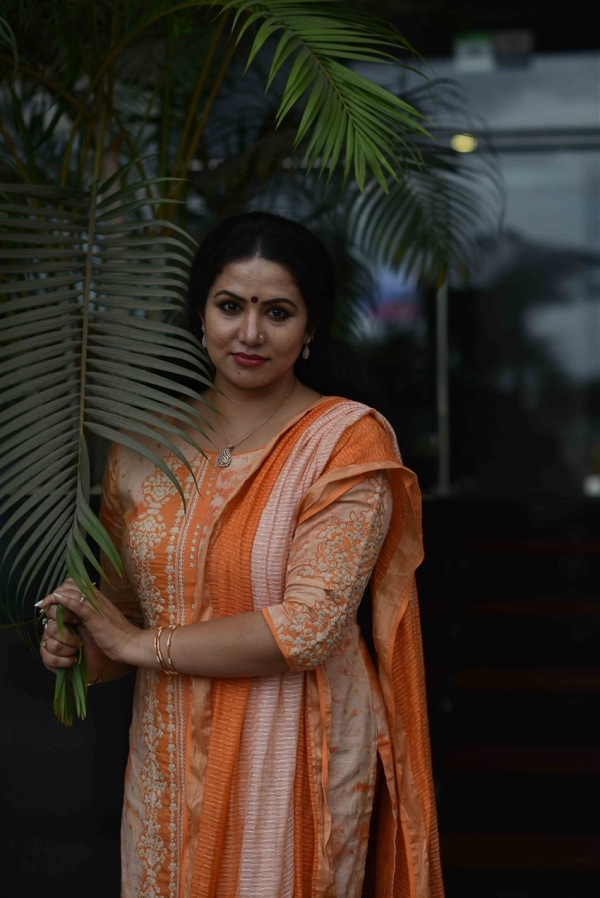 Sheelu Abraham Photos: Latest HD Images, Pictures, Stills & Pics ...