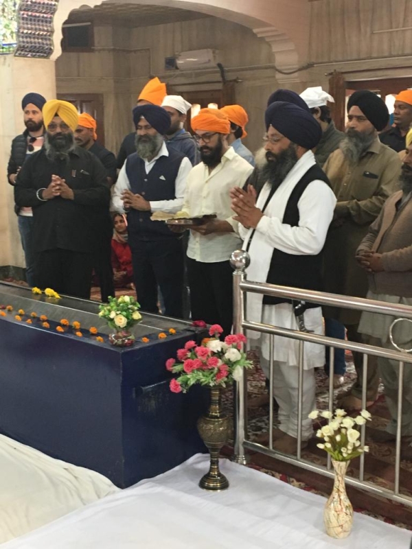 Aamir Khan Takes Blessing From Gurudwara Bathaa Sahib For Lal Singh ...