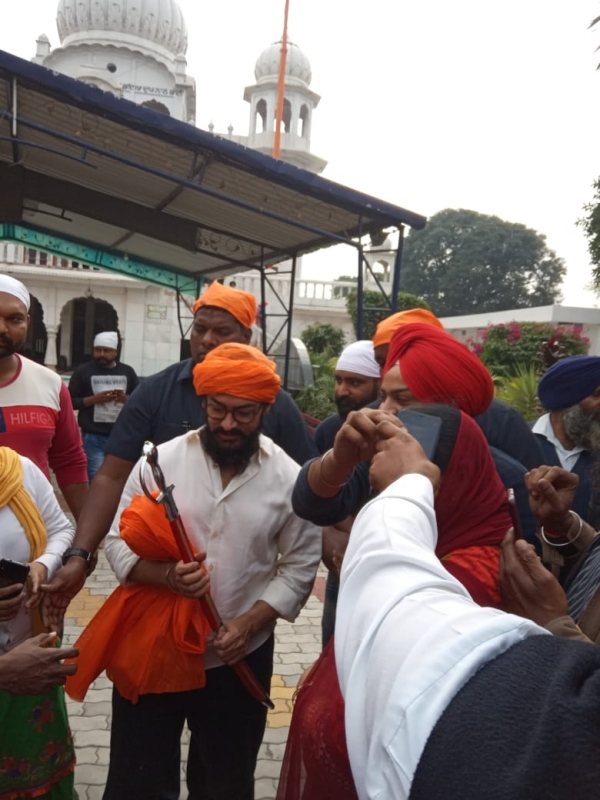 Aamir Khan Takes Blessing From Gurudwara Bathaa Sahib For Lal Singh ...