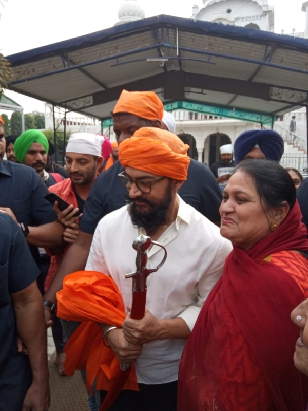 Aamir Khan Takes Blessing From Gurudwara Bathaa Sahib For Lal Singh ...