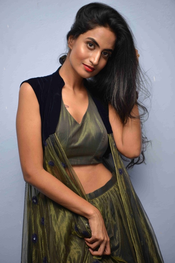 Deepti Mohan Photos: Latest HD Images, Pictures, Stills & Pics - FilmiBeat