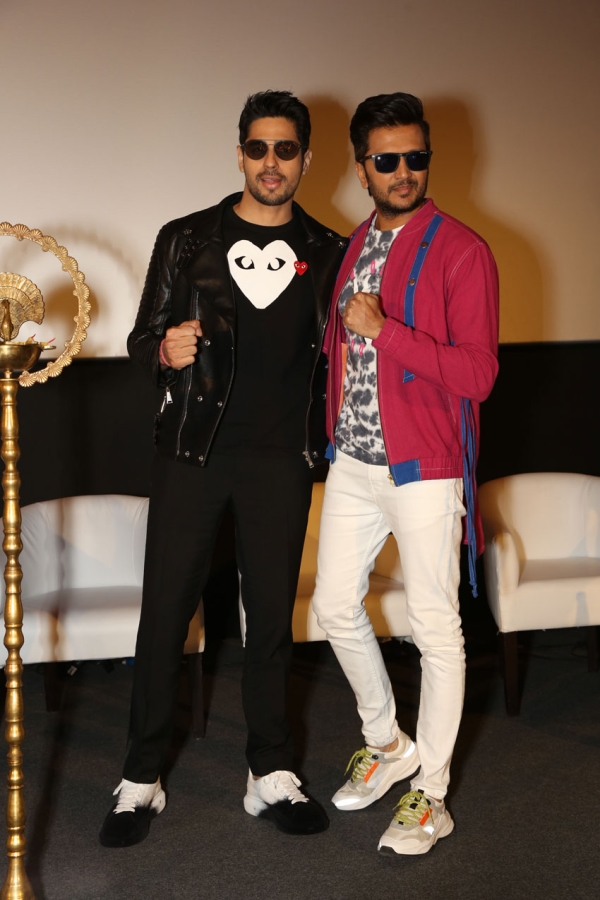 Siddharth Malhotra & Riteish Deshmukh snapped promoting the film ...