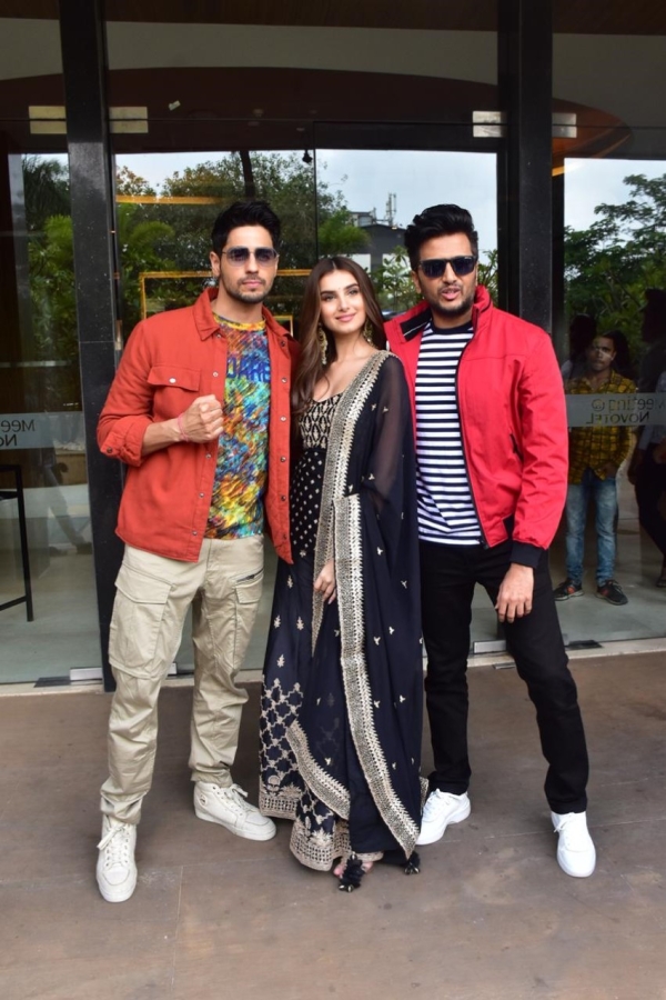 Siddharth Malhotra, Riteish Deshmukh & Tara Sutaria snapped promoting ...