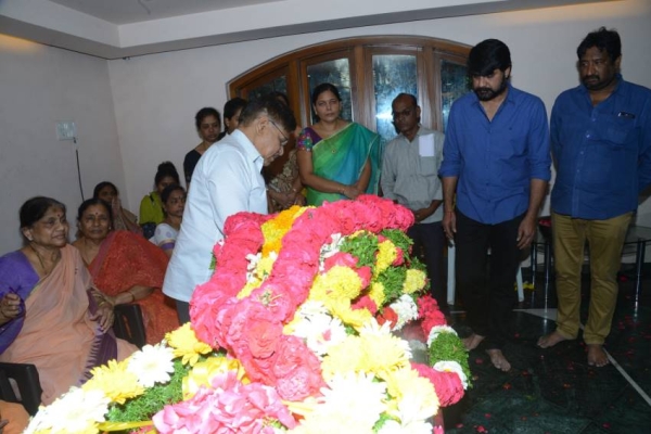 Celebs Pay Condolence To Srikanth Father Parameswara Rao Photos