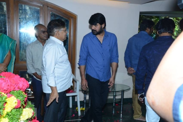 Celebs Pay Condolence To Srikanth Father Parameswara Rao Photos