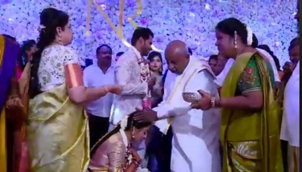 Nikhil Kumaraswamy And Revathi Engagement Photos