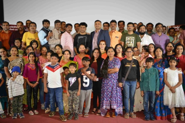 Selfie Mommy Google Daddy Movie Press Meet Photos