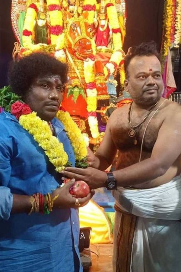 Tamil Comedian Yogi Babu & Manju Marriage Photos - FilmiBeat