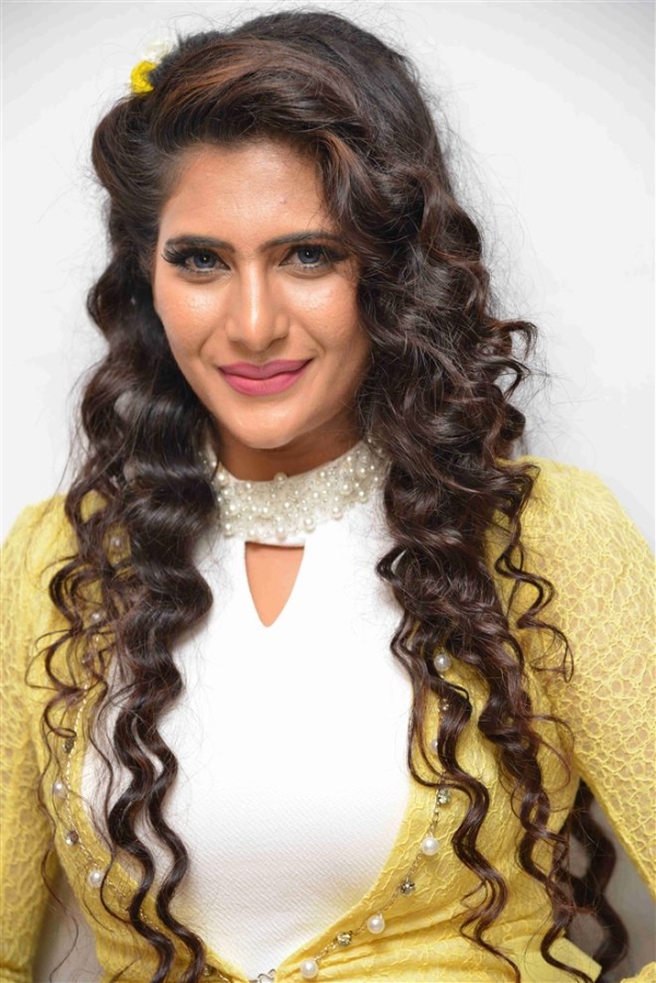 Neha Saxena Photos: Latest HD Images, Pictures, Stills & Pics - FilmiBeat