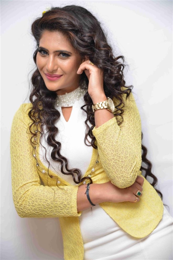 Neha Saxena Photos: Latest HD Images, Pictures, Stills & Pics - FilmiBeat