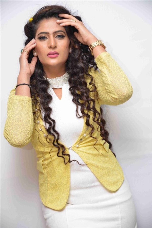 Neha Saxena Photos: Latest HD Images, Pictures, Stills & Pics - FilmiBeat