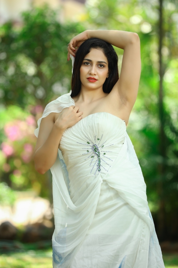 Komal Sharma Photos: Latest HD Images, Pictures, Stills & Pics - FilmiBeat