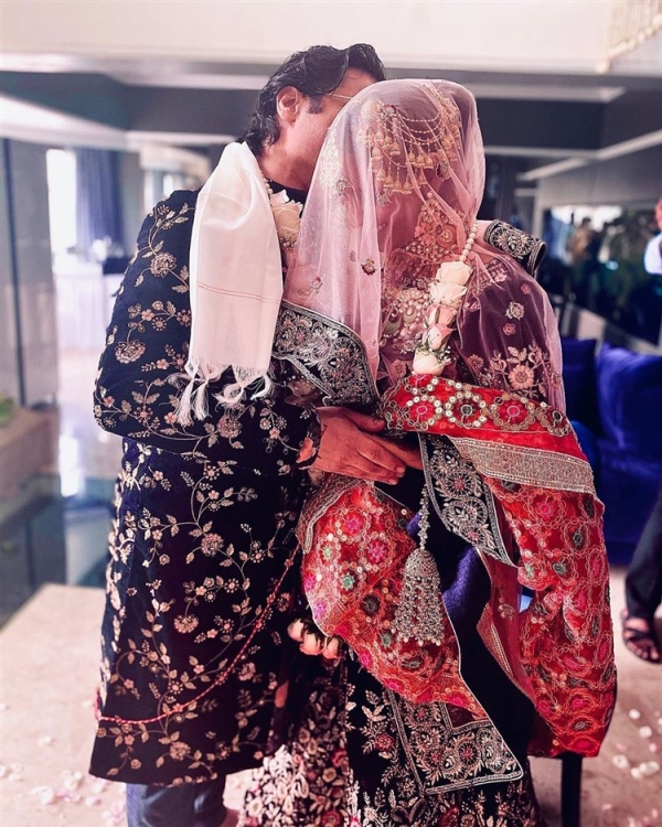 Poonam Pandey With her Fiance sam Photos Goes Viral on Internet