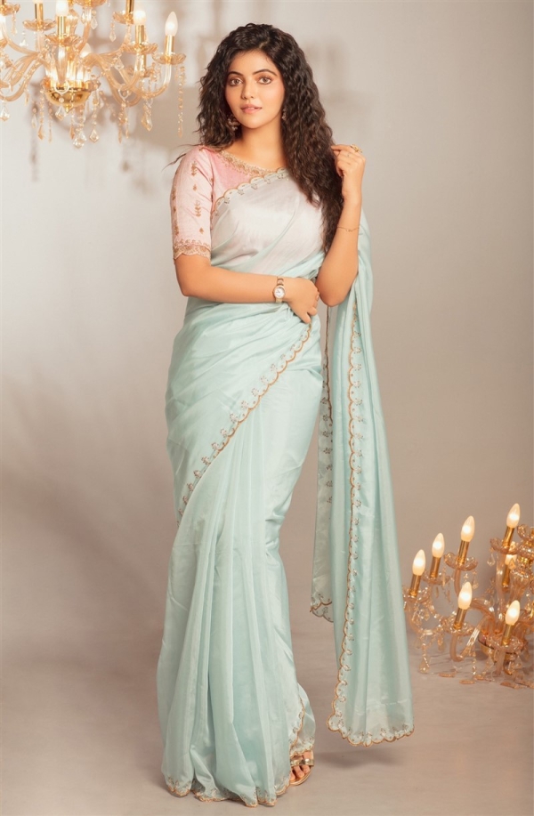 Athulya Ravi Hot In Saree Photos