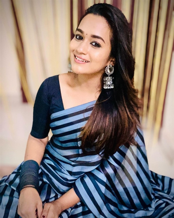 Kavya Arivumani Photos: Latest HD Images, Pictures, Stills & Pics ...