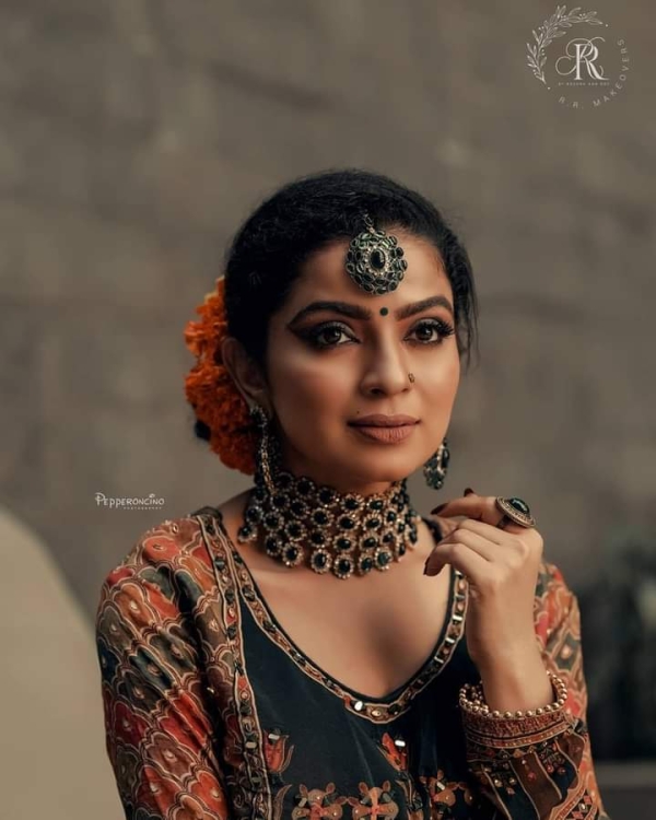 Roshna Ann Roy Photos: Latest HD Images, Pictures, Stills & Pics ...