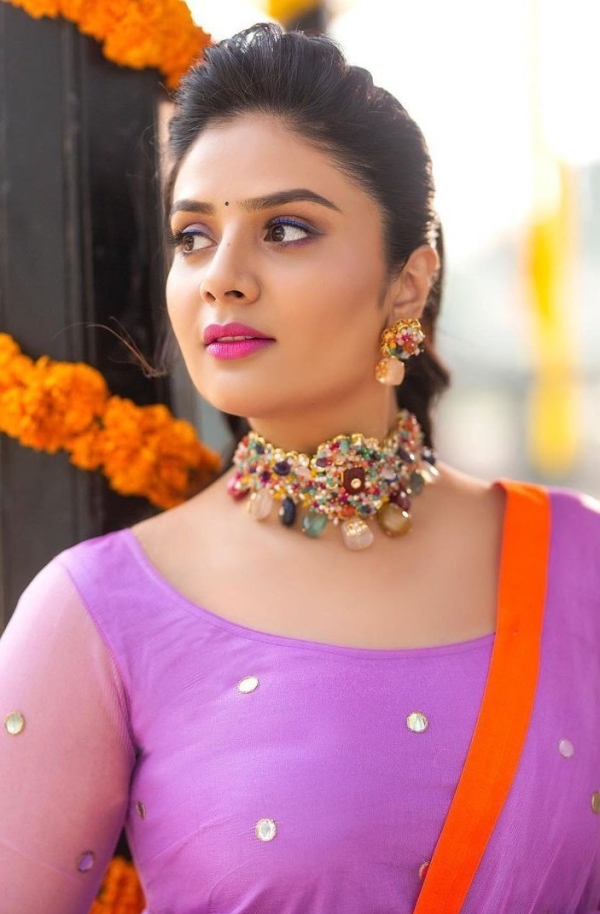 Sreemukhi Photos [HD]: Latest Images, Pictures, Stills of Sreemukhi ...