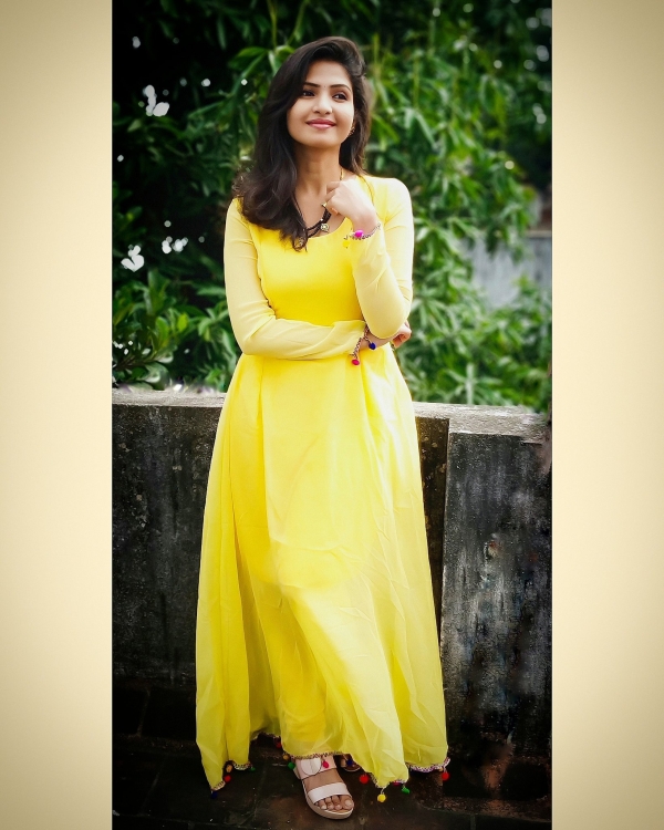 Venba Photos: Latest HD Images, Pictures, Stills & Pics - FilmiBeat