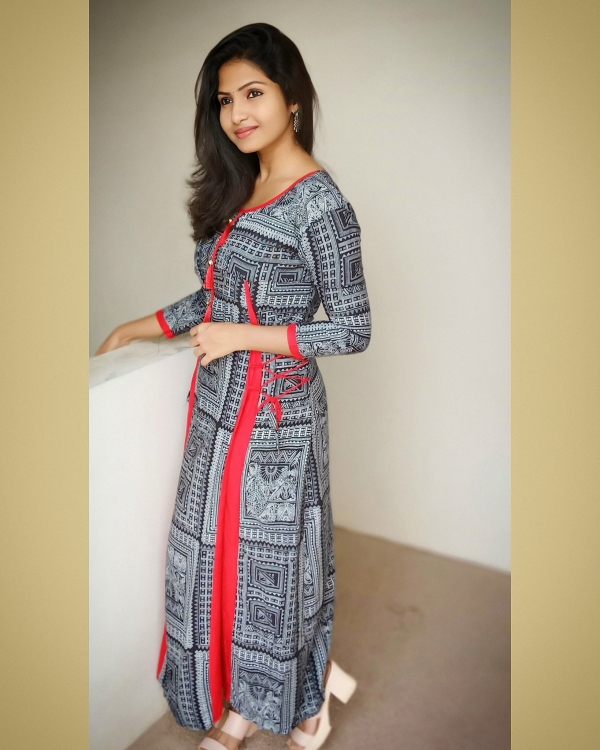 Venba Photos: Latest HD Images, Pictures, Stills & Pics - FilmiBeat