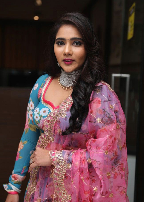 Mitra Photos: Latest HD Images, Pictures, Stills & Pics - FilmiBeat