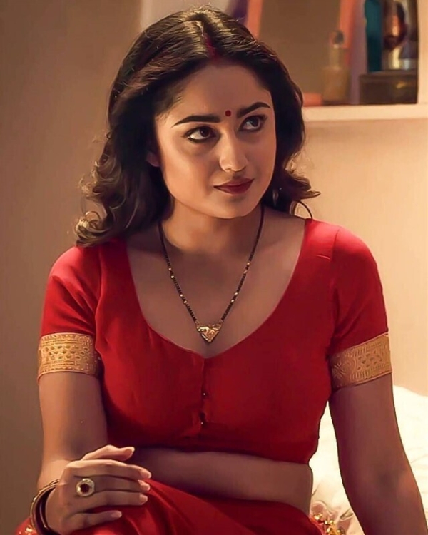 Aashram Web Series Fame Tridha Choudhury Bikini Stills | ബീച്ചി ...