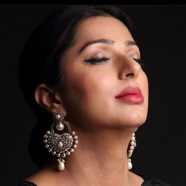 42 வயதில் என்னம்மா அழகா இருக்காரு பூமிகா.. வைரலாகும் போட்டோஸ் ...