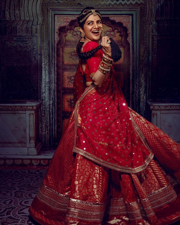 ஹீரோயின்களுக்கே டஃப் கொடுக்கும் தொகுப்பாளினி.. க்யூட் அண்ட் ஹாட் ...