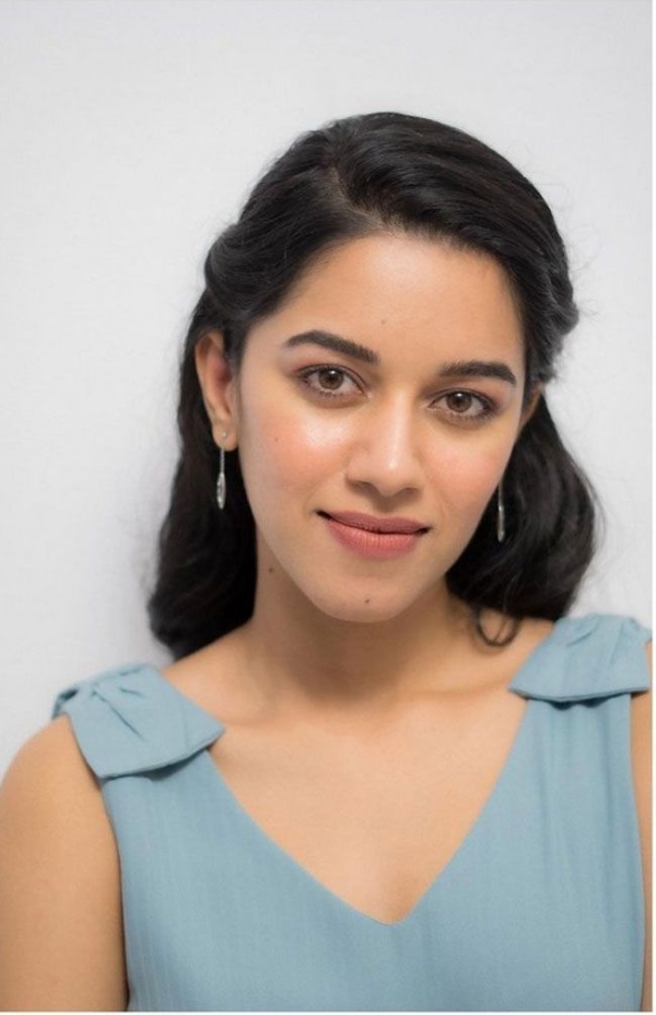Mirnalini Ravi Photos [HD]: Latest Images, Pictures, Stills of ...